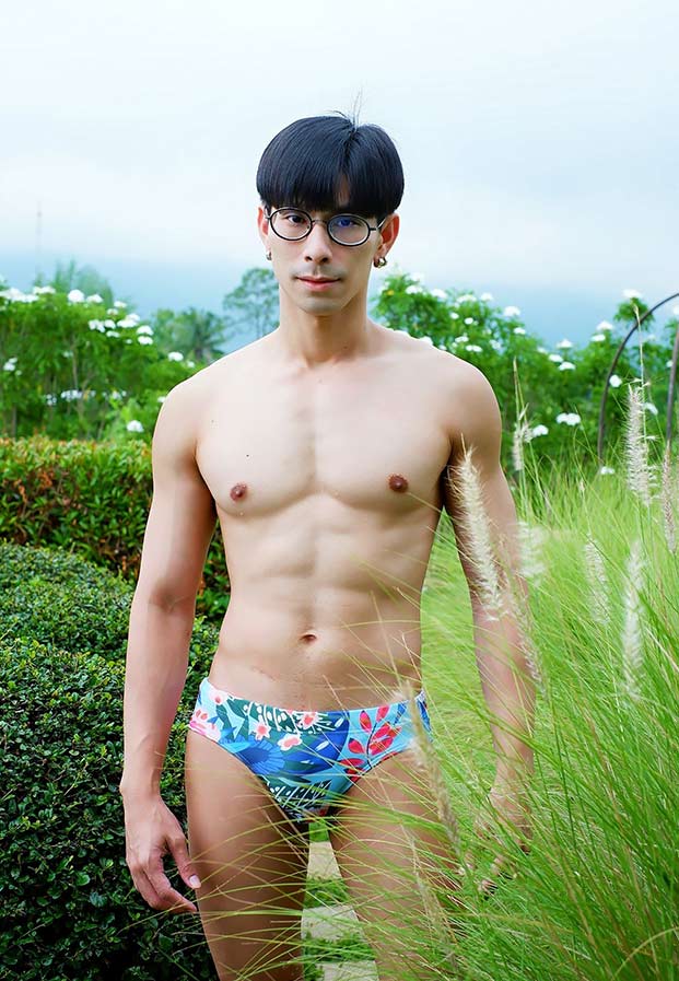 Tacky Krissana แจกวาร์ปหนุ่มแว่นสุดแซ่บ ร้อนแรง แน่นทุกอณู