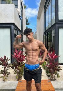 Sepanta Arya แจกวาร์ปหนุ่มหล่อชาวอเมริกัน ดูดีมีเสน่ห์เร้าใจ สุดเซ็กซี่