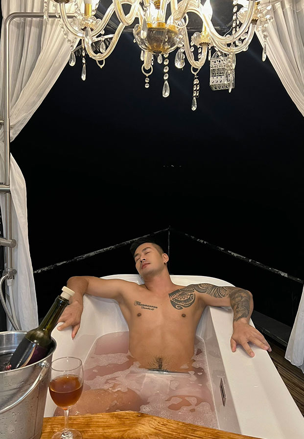 Lucky Frame แจกวาร์ปหนุ่มหล่อทรงแบด ตำนานนายแบบนู้ดขวัญใจเก้ง